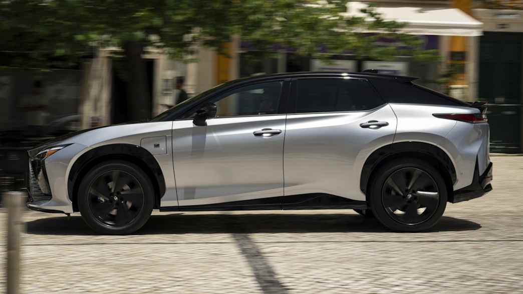 Lexus RZ 350e Executive (ab 10/25): Technische Daten, Bilder, Preise | ADAC
