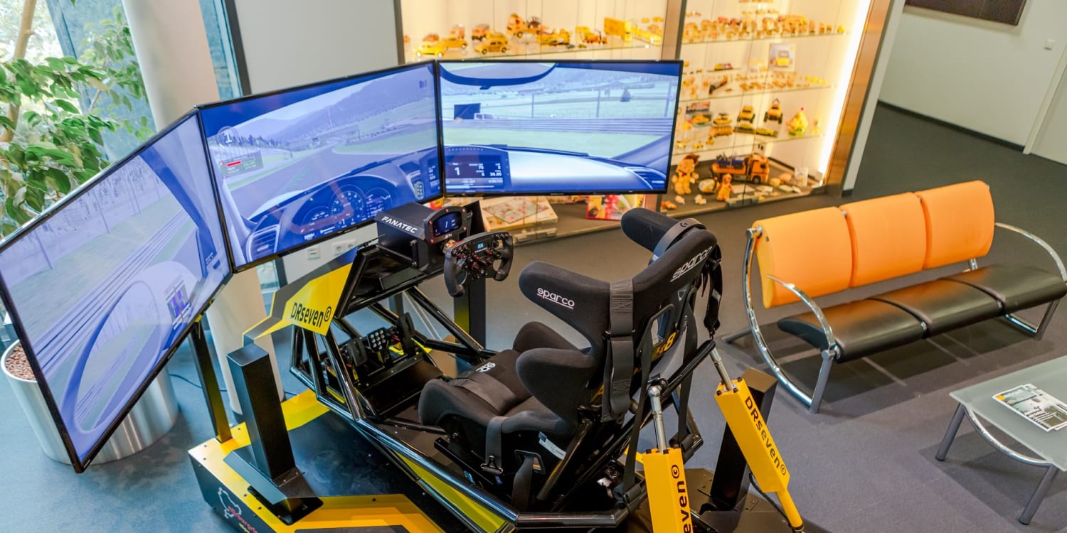 ADAC Südbayern testet zwei SimRacing Boliden | ADAC
