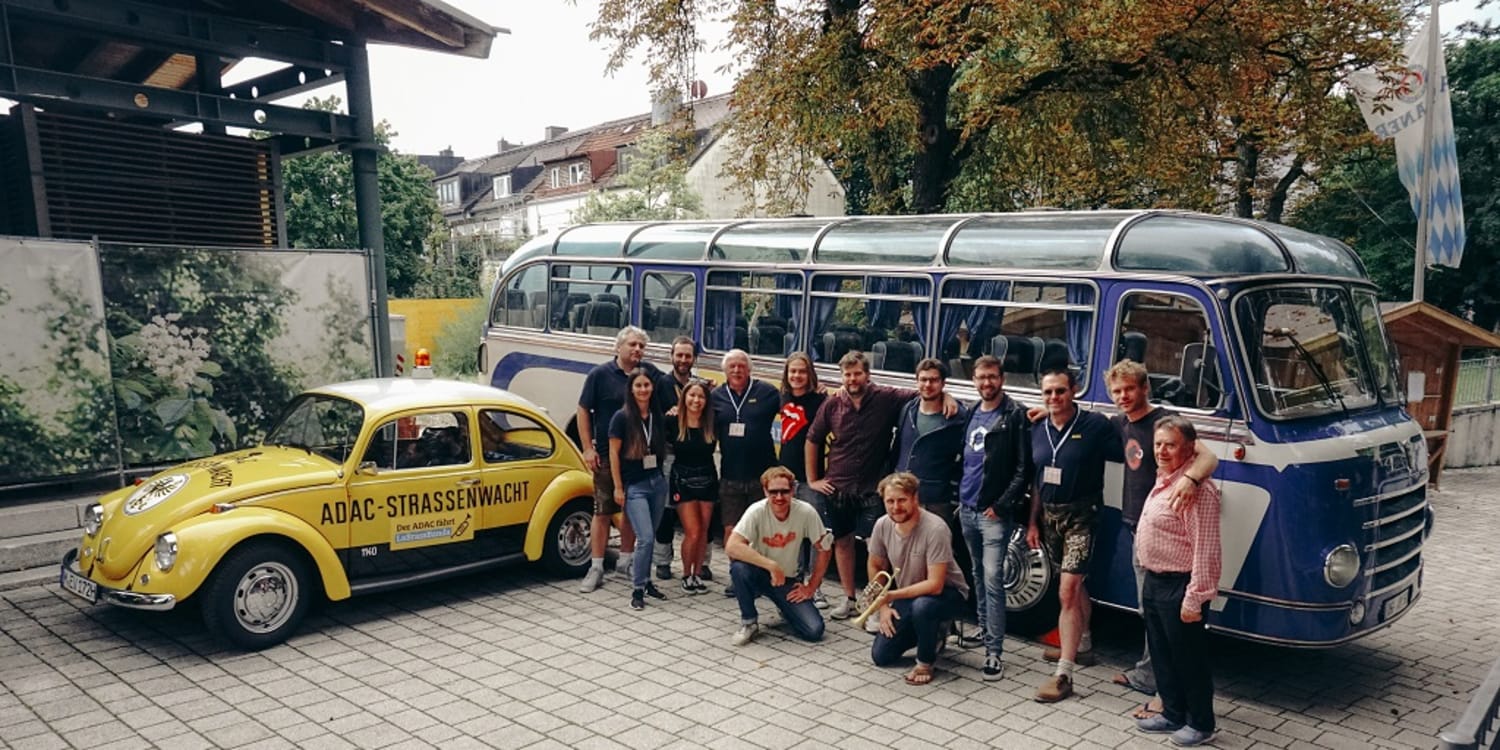 LaBrassBanda tourt mit ADAC Oldtimern durch Bayern | ADAC