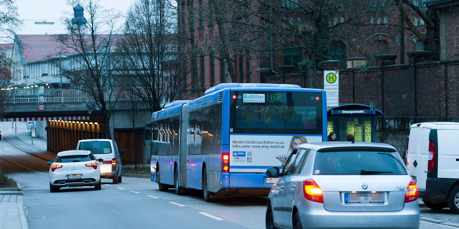 Bus überholen: So geht's richtig