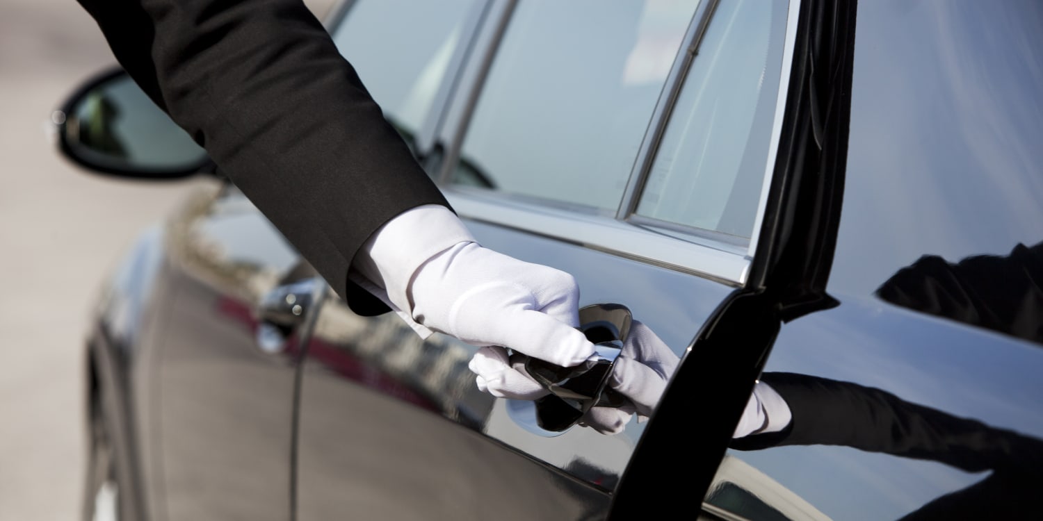 Urteil: Portier fährt Auto des Gastes zu Schrott – Hotel haftet | ADAC