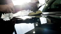 Auto polieren – wie der Lack wieder glänzt | ADAC