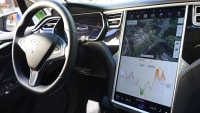 Tesla Model X: Elektro-SUV mit Flügeltüren | ADAC