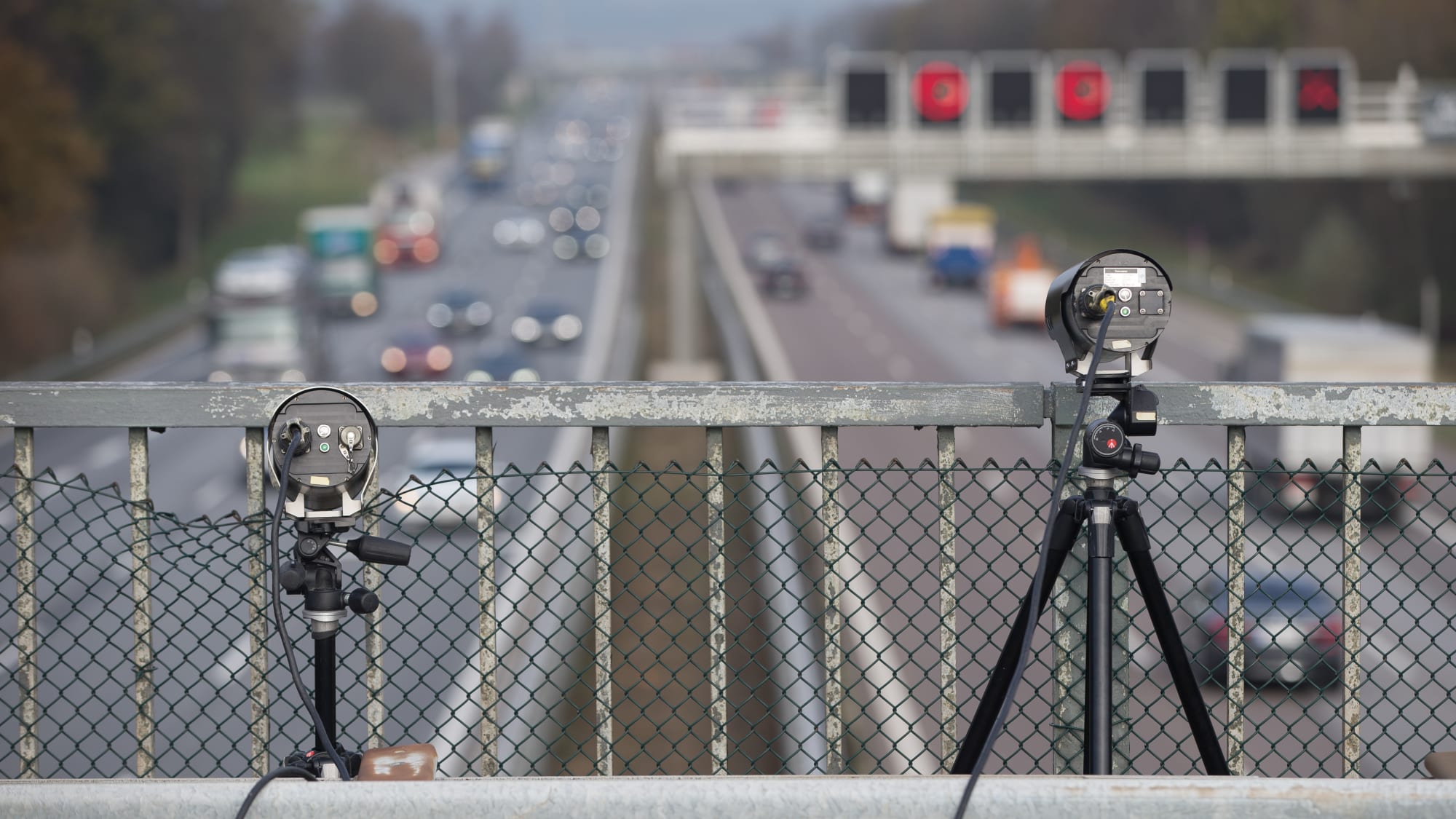 Abstandsmessung: Strafen & Bußgelder für Drängler | ADAC