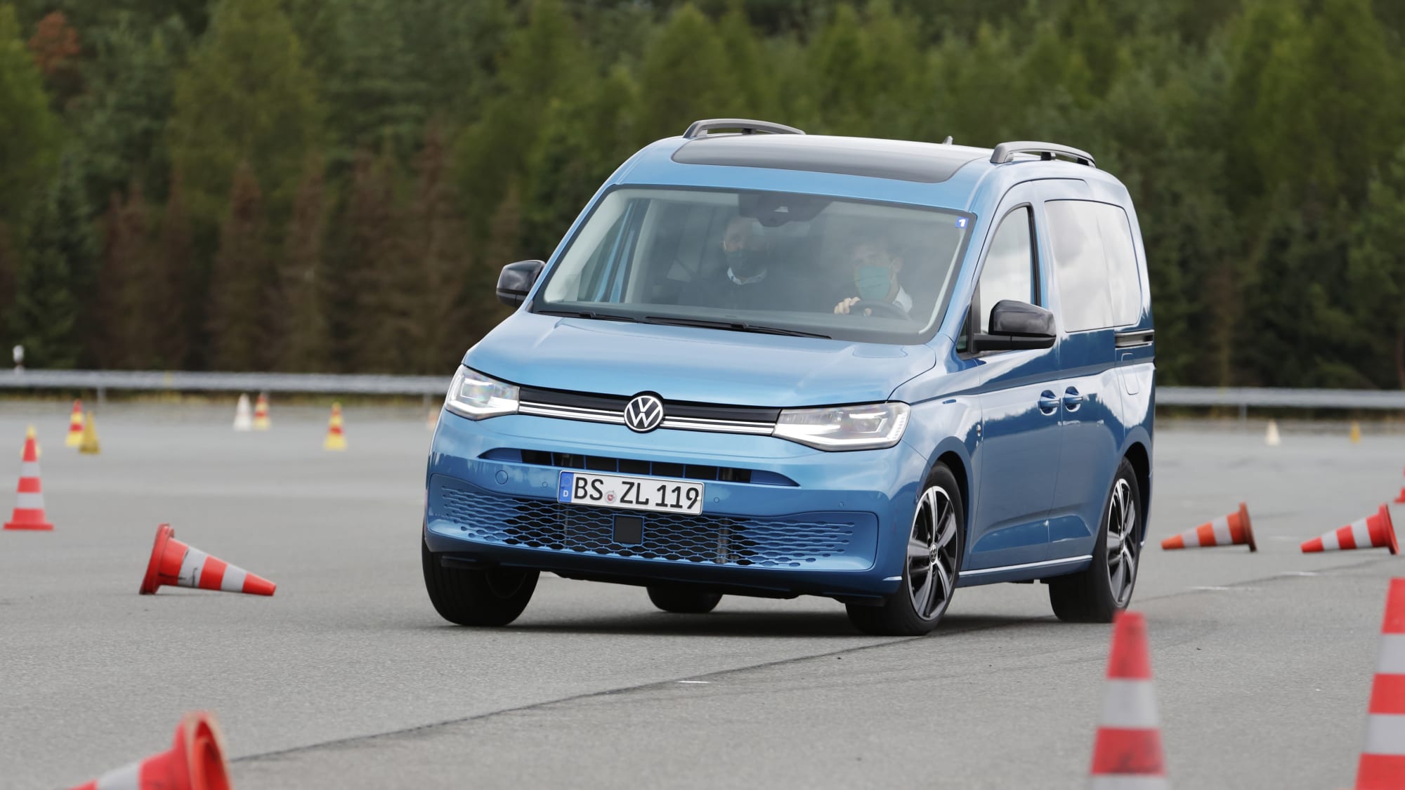 VW Caddy 2020: Erste Testfahrt mit dem Hochdach-Kombi | ADAC