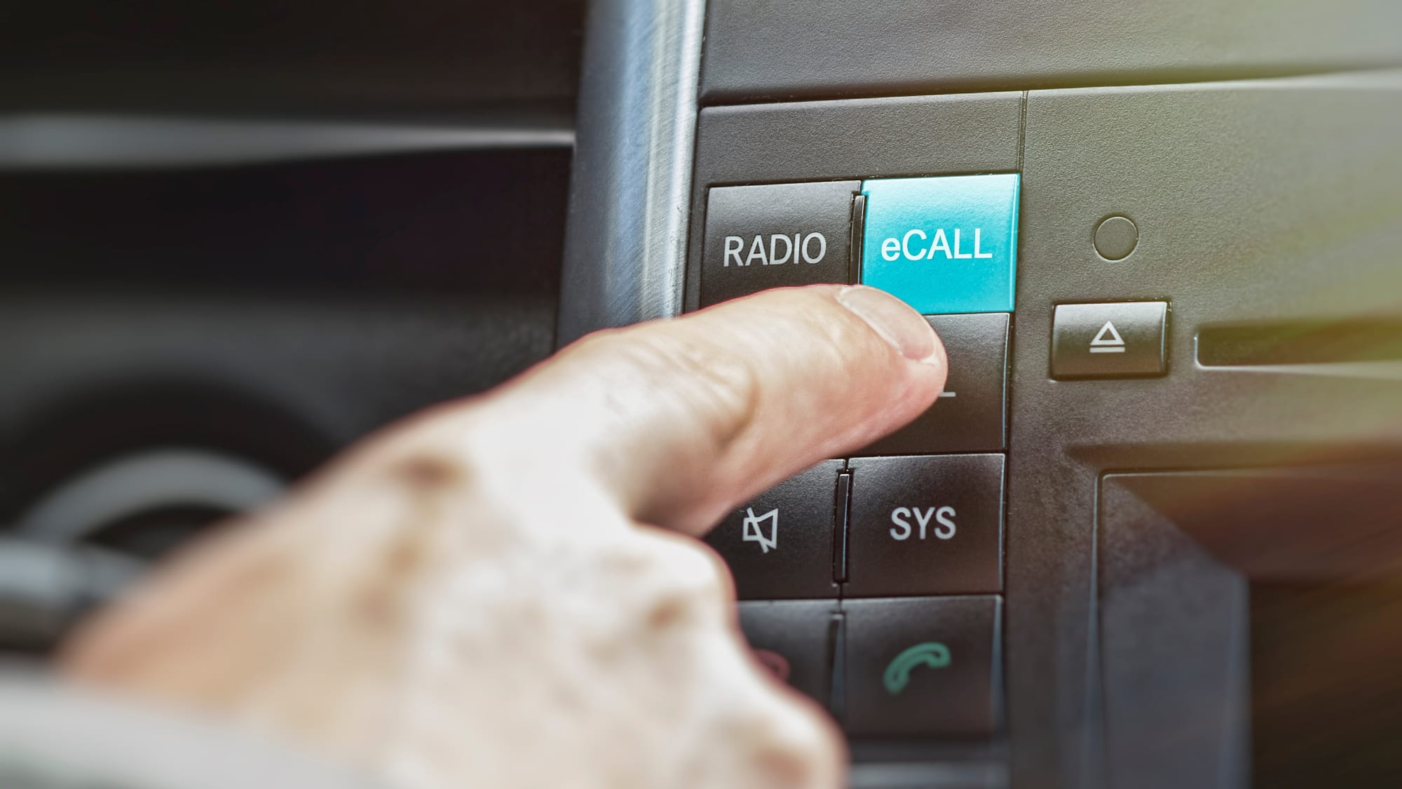 eCall: Automatisches Notrufsystem im Auto | ADAC