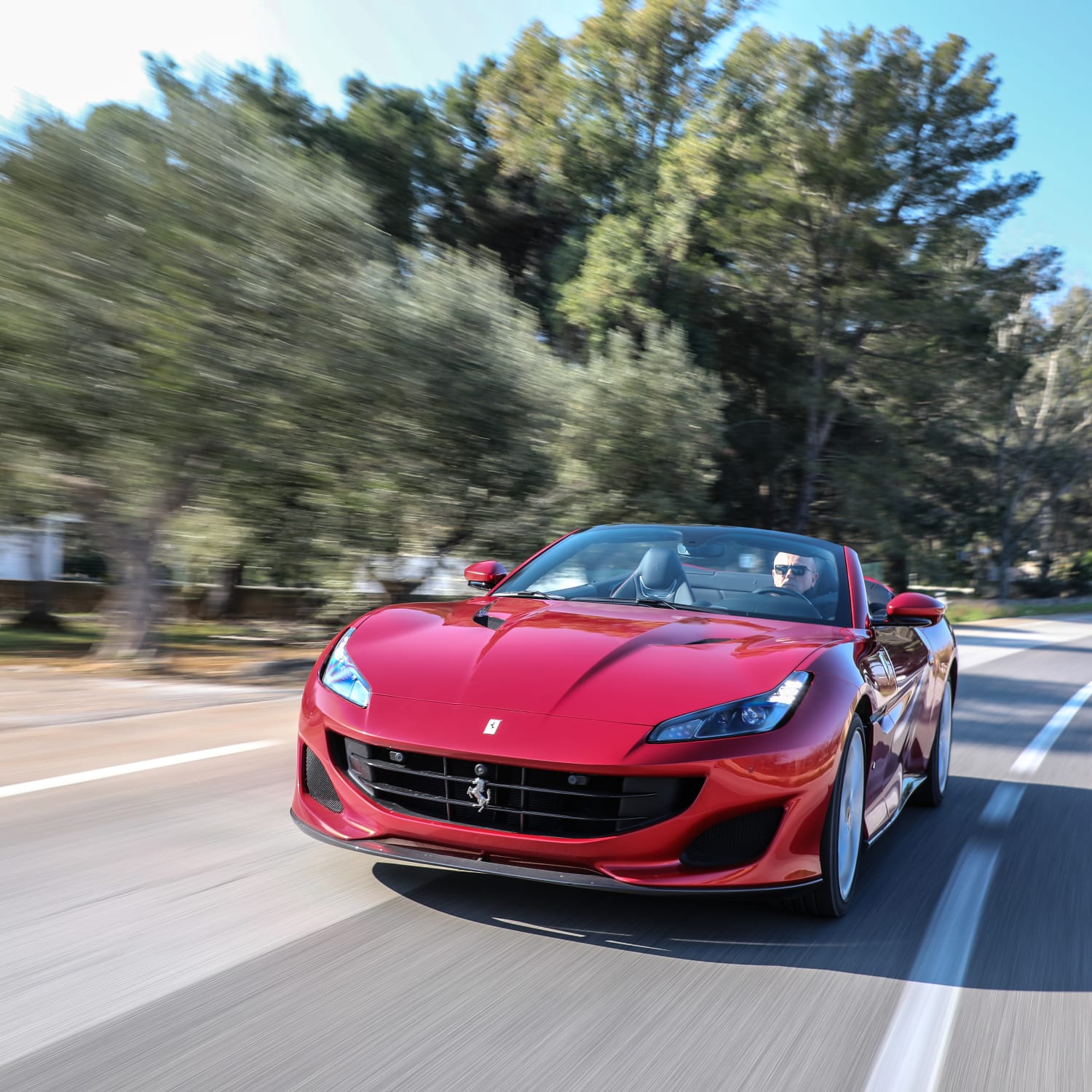Ferrari Portofino: Testfahrt im Super-Cabrio mit 600 PS | ADAC