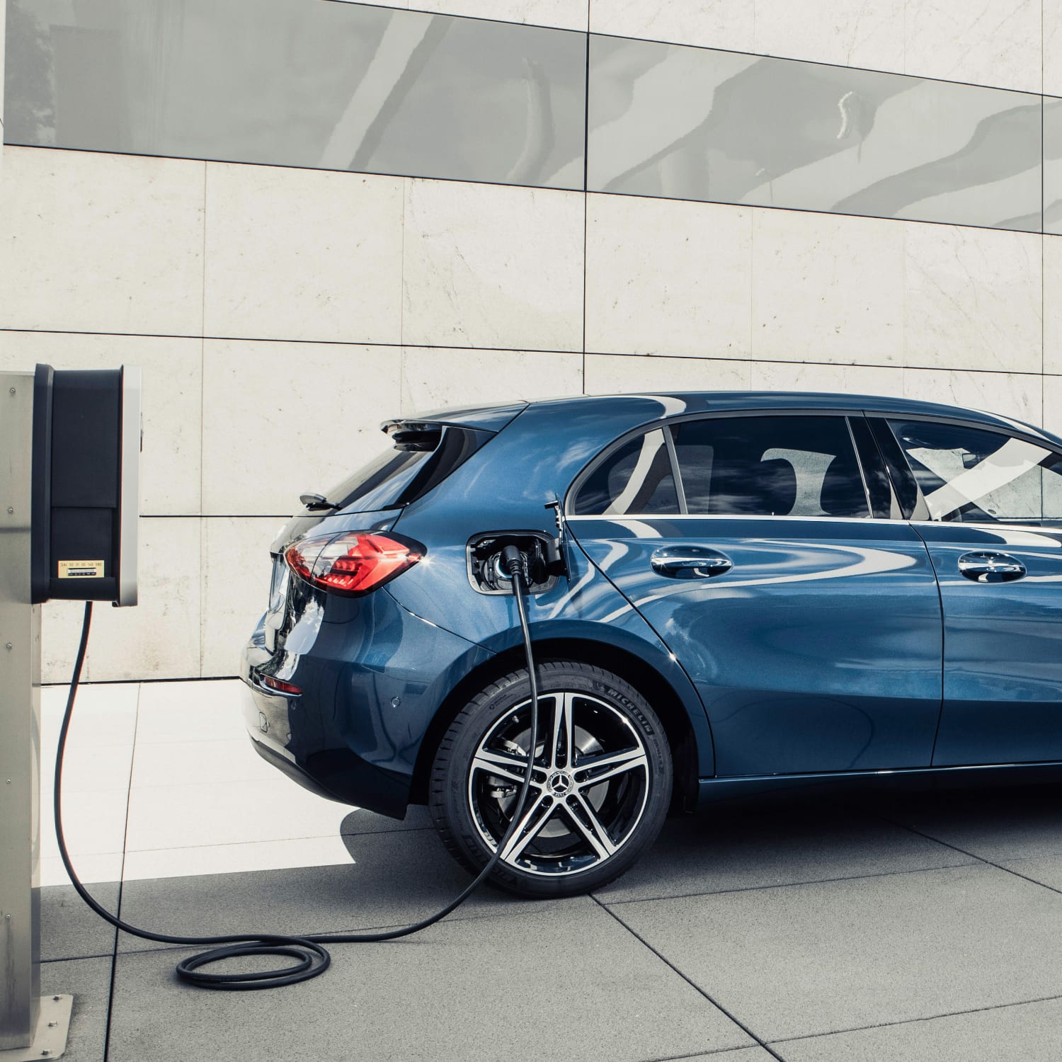 Plug In Hybrid Autos - www.inf-inet.com