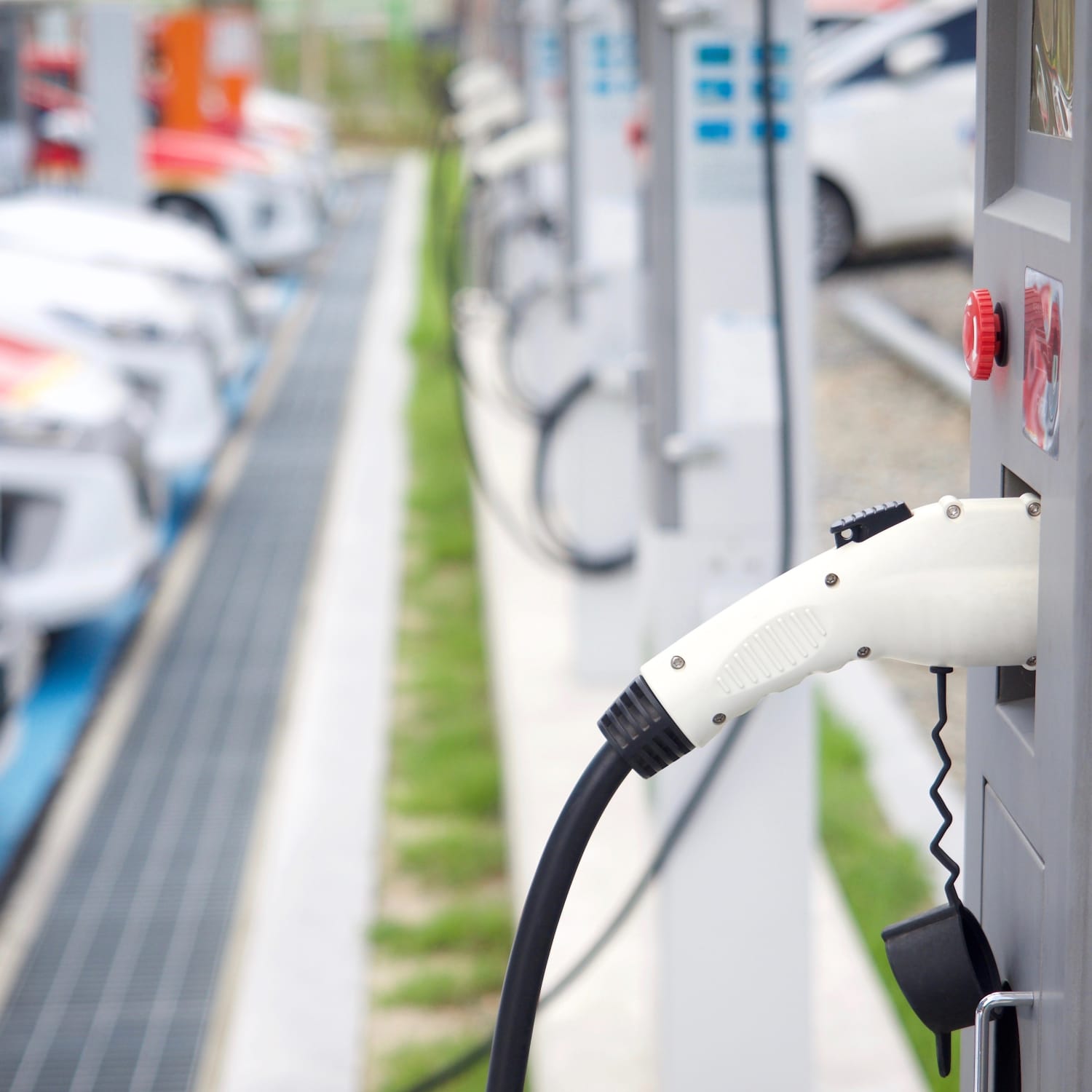 Elektroautos: Ladestation, Preise, Stromanbieter | ADAC