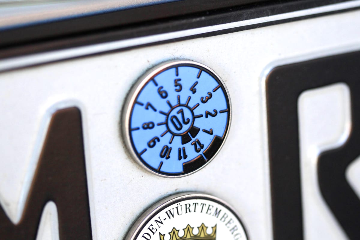 Die TÜV-Plakette lesen | ADAC