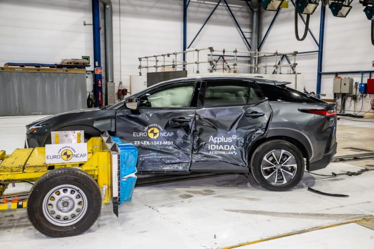 Lexus RZ (Modell ab 2023) Crashtest | ADAC
