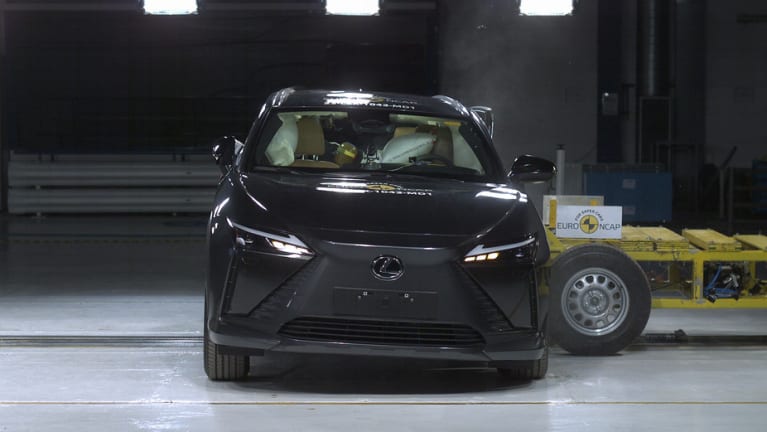 Lexus RZ (Modell ab 2023) Crashtest | ADAC
